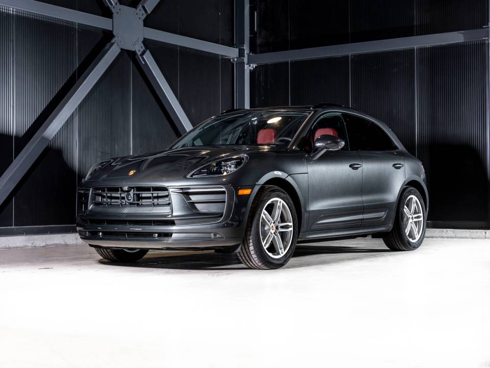 Buy new Porsche Macan at Porsche Centre Québec