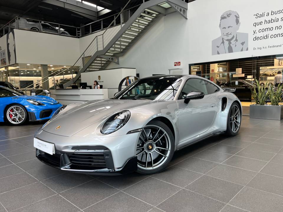 Compre el Porsche 911 Turbo S (MY22) de sus sueños en Centro Porsche Girona