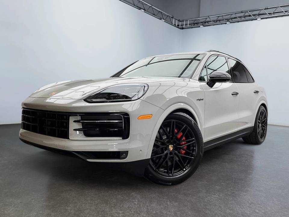 Used Porsche Cayenne S E-Hybrid for sale at Porsche Centre Lauzon