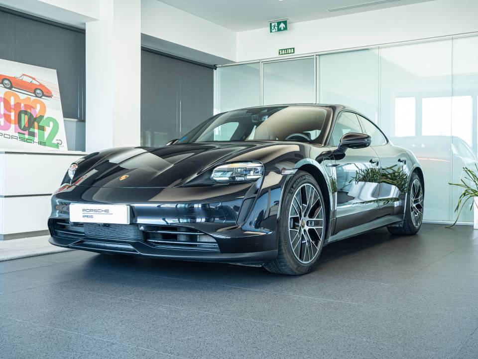 Compre el Porsche Taycan de sus sueños en Centro Porsche Madrid Norte