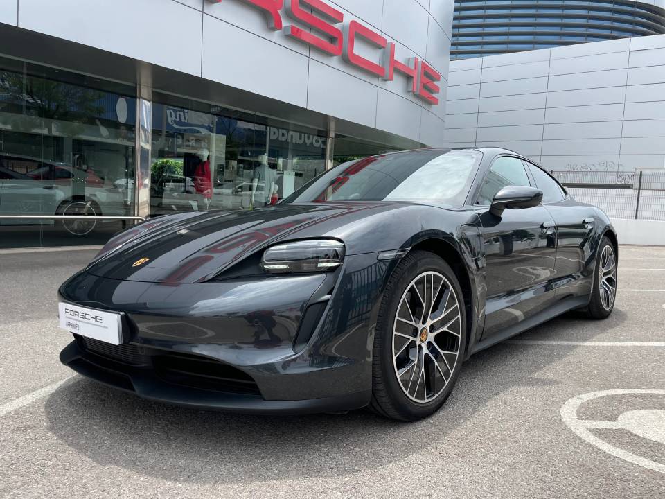 Compre el Porsche Taycan de sus sueños en Centro Porsche Baleares