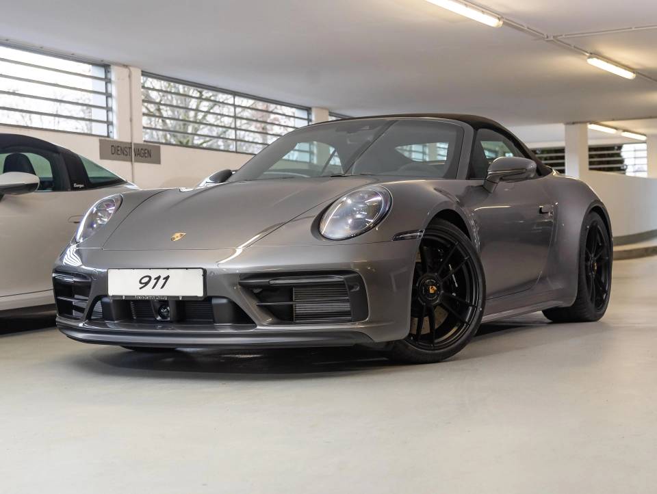 Porsche 911 Carrera 4 GTS Cabriolet gebraucht beim Porsche Zentrum ...