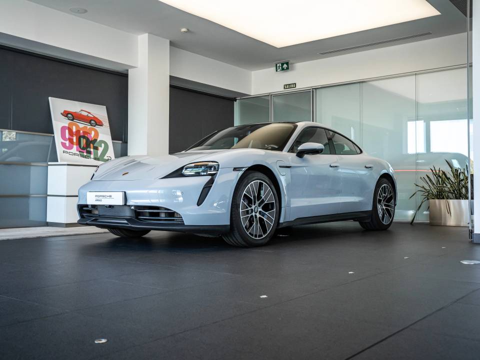 Compre el Porsche Taycan de sus sueños en Centro Porsche Madrid Norte
