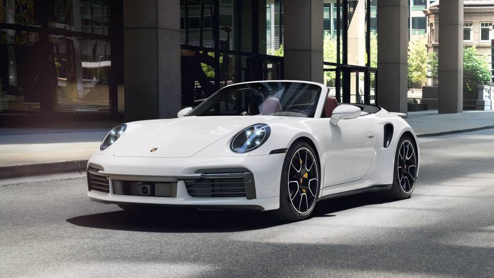 포르쉐 센터 대치에서 새 포르쉐 911 Turbo S Cabriolet 구입