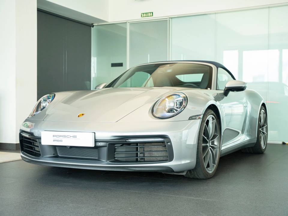 Compre el Porsche 911 Carrera 4 Cabriolet de sus sueños en Centro ...
