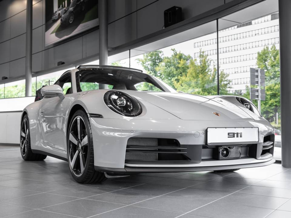 Porsche 911 Carrera neu beim Porsche Zentrum Hamburg kaufen