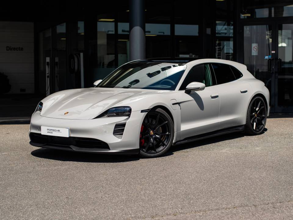 Achetez un Porsche Taycan GTS Sport Turismo d'occasion ou dans votre ...