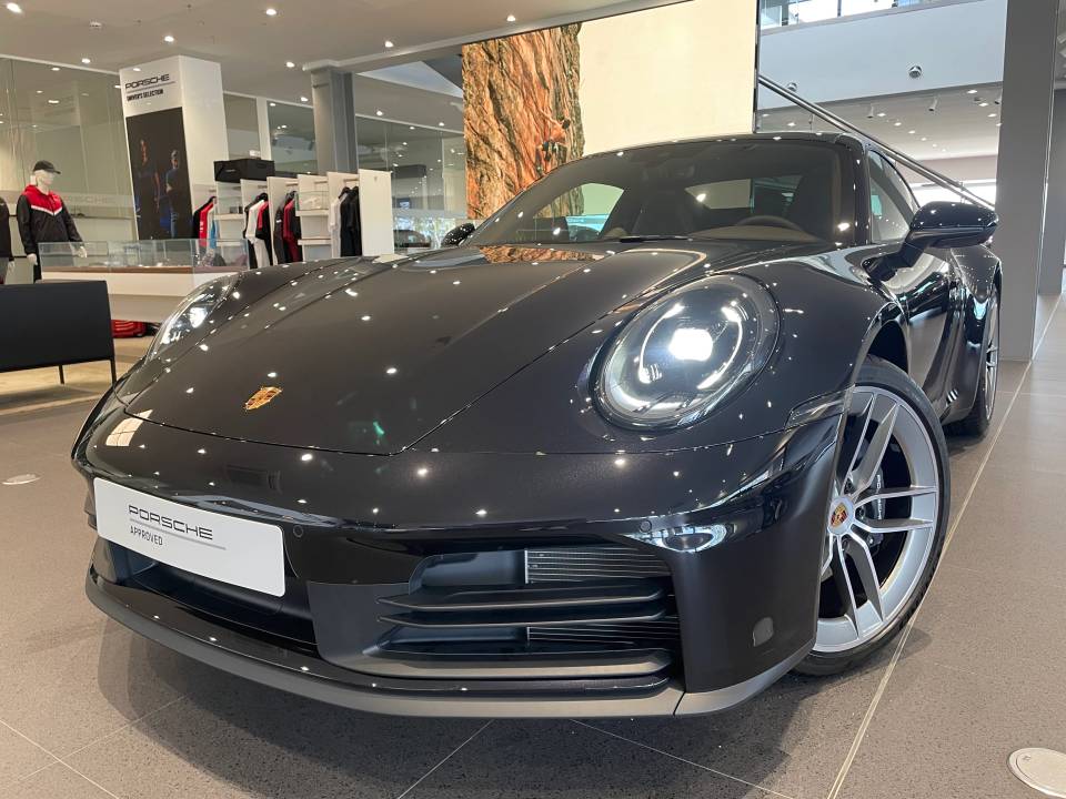 Compre el Porsche 911 Carrera de sus sueños en Centro Porsche Vigo