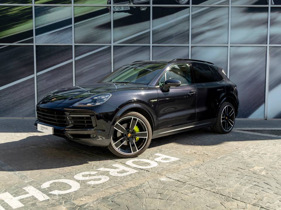 Compre el Porsche Cayenne E-Hybrid (MY21) de sus sueños en Centro ...