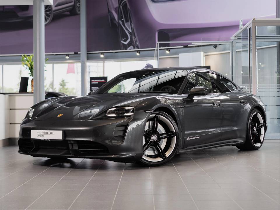 Pirkt lietotu Porsche Taycan Turbo pie Porsche Center Riga