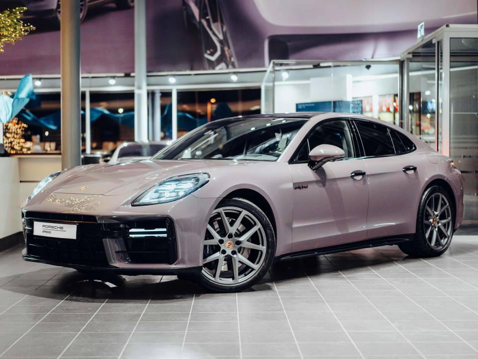 Pirkt lietotu Porsche Panamera 4 E-Hybrid pie Porsche Center Riga