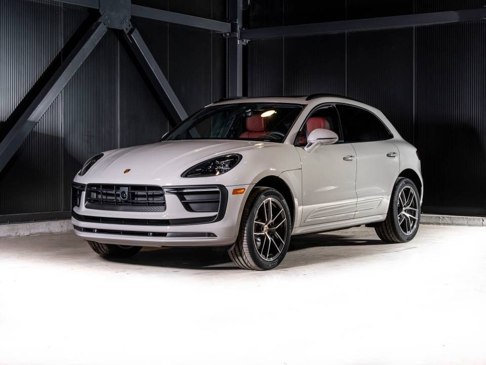 Achetez un Porsche Macan d'occasion ou dans votre Porsche Centre Québec