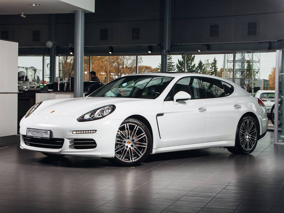 Pērc lietotu Porsche 2016 Porsche Panamera 4 Edition pie Porsche Center ...