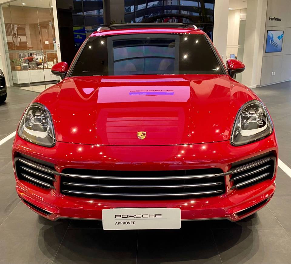 Compre um Cayenne E-Hybrid (2022) de re-estreio no Porsche Center Fortaleza