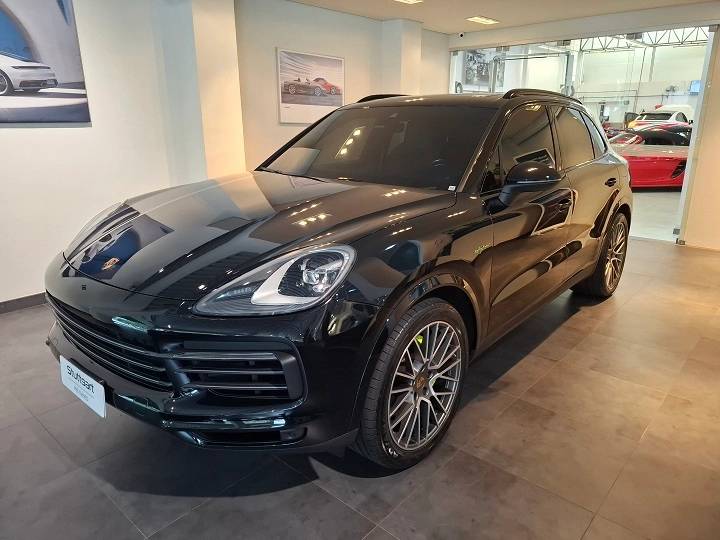 Compre um Cayenne E-Hybrid Platinum Edition (2023) de re-estreio no ...