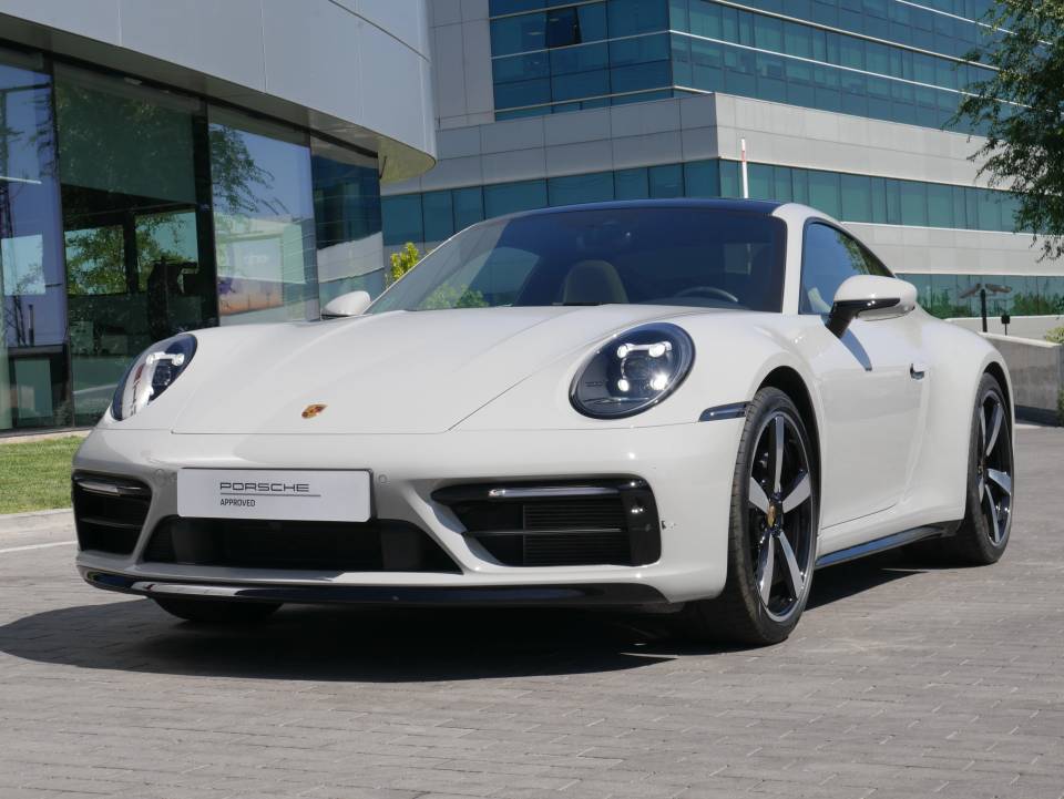Compre el Porsche 911 Carrera de sus sueños en Centro Porsche Madrid Norte