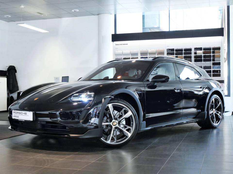 Kupite rabljeno vozilo Porsche Taycan 4 Cross Turismo pri trgovcu ...