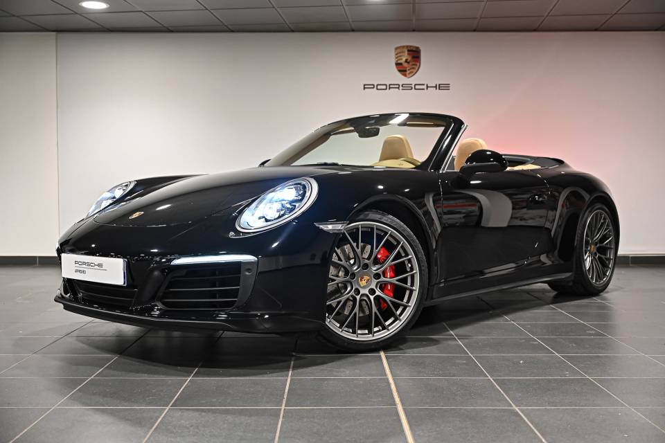 Achetez un Porsche 911 Carrera 4S Cabriolet d'occasion ou dans votre ...