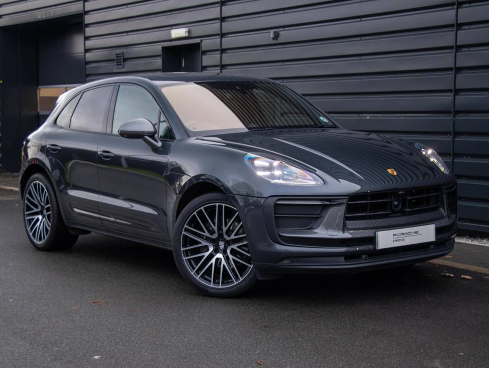 Used Porsche Macan T (MY23) for sale at Porsche Centre Cambridge
