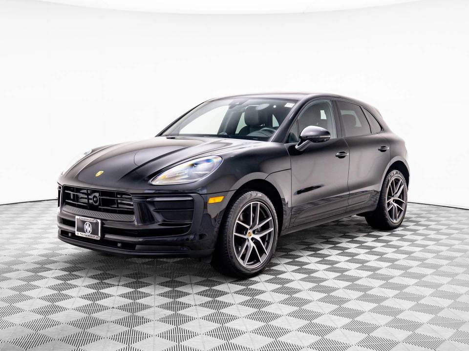 Used Porsche Macan (MY23) for sale at Porsche Barrington