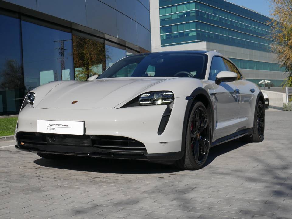 Compre el Porsche Taycan 4S Cross Turismo de sus sueños en Centro ...