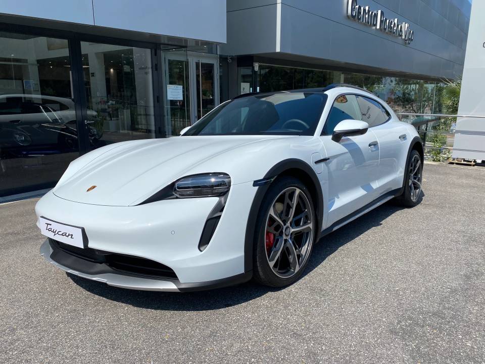 Compre el Porsche Taycan 4S Cross Turismo de sus sueños en Centro ...