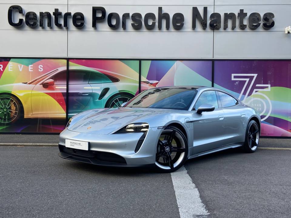 Achetez un Porsche Taycan 4S d'occasion ou dans votre Centre Porsche Nantes