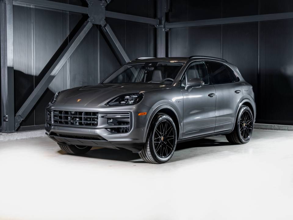 Buy new Porsche The New Cayenne E-Hybrid at Porsche Centre Québec