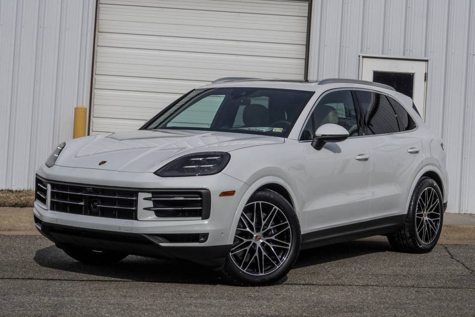 New Porsche Cayenne for sale at Euroclassics Porsche