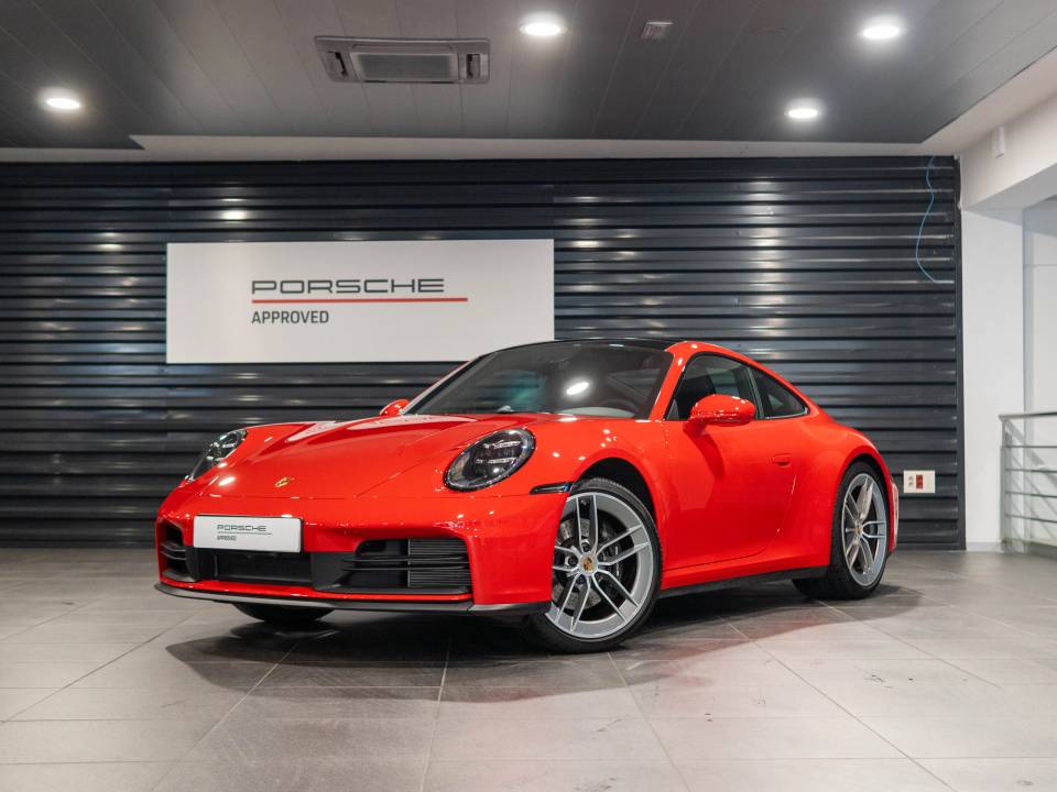Compre el Porsche 911 Carrera de sus sueños en Centro Porsche Bilbao