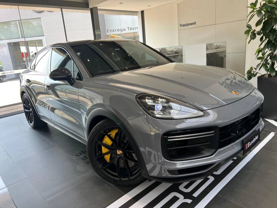 Compre um Cayenne Turbo GT (2022) de re-estreio no Porsche Center Goiânia