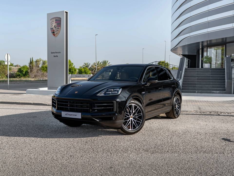 Compre el Porsche Cayenne E-Hybrid de sus sueños en Centro Porsche Sevilla