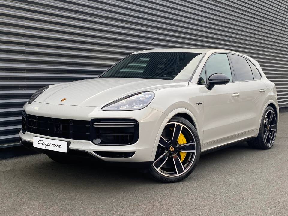 Achetez un Porsche Cayenne Turbo S E-Hybrid neufs ou dans votre Centre ...