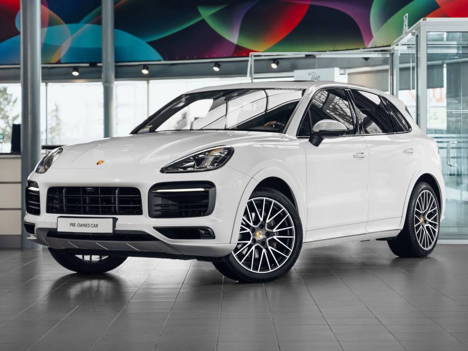 Pērc lietotu Porsche Cayenne pie Porsche Center Riga