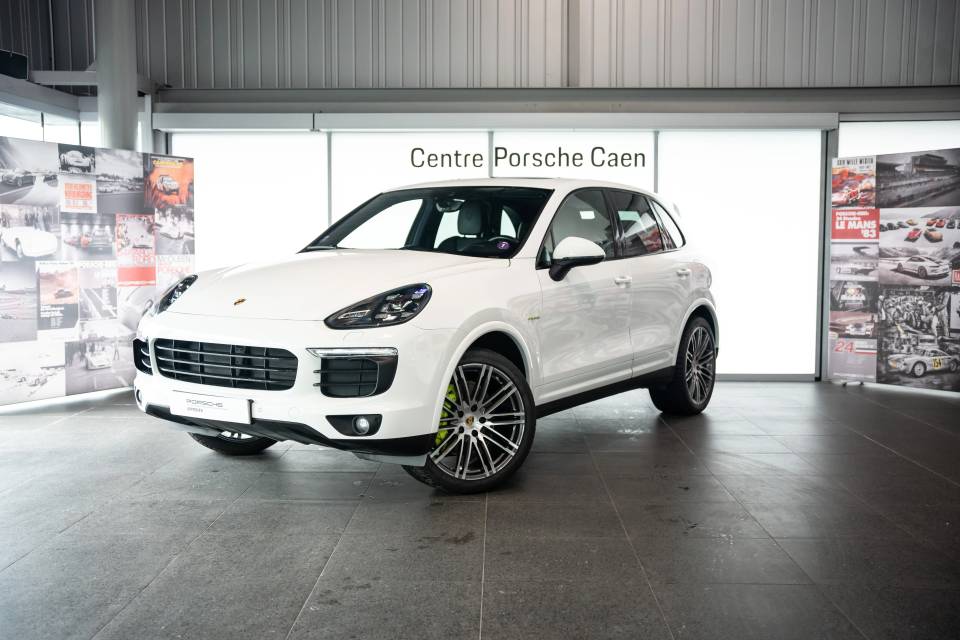 Achetez un Porsche Cayenne S E-Hybrid Platinum Edition d'occasion ou ...