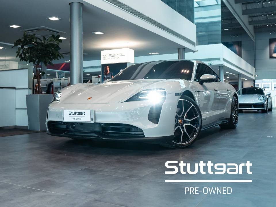 Compre um Taycan 4S (2023) de re-estreio no Porsche Center Sao Paulo