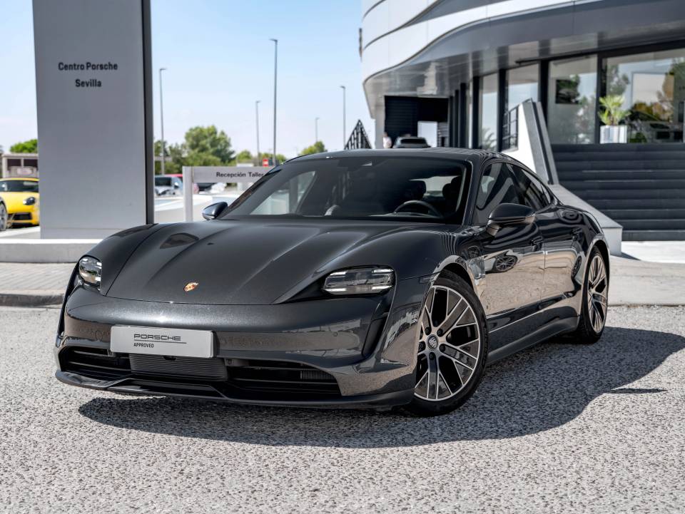 Compre el Porsche Taycan de sus sueños en Centro Porsche Sevilla